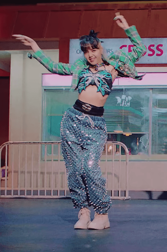 Top NAMILIA Destiny Lisa BLACKPINK Lovesick Girls MV K Pop Mode Sexy ...